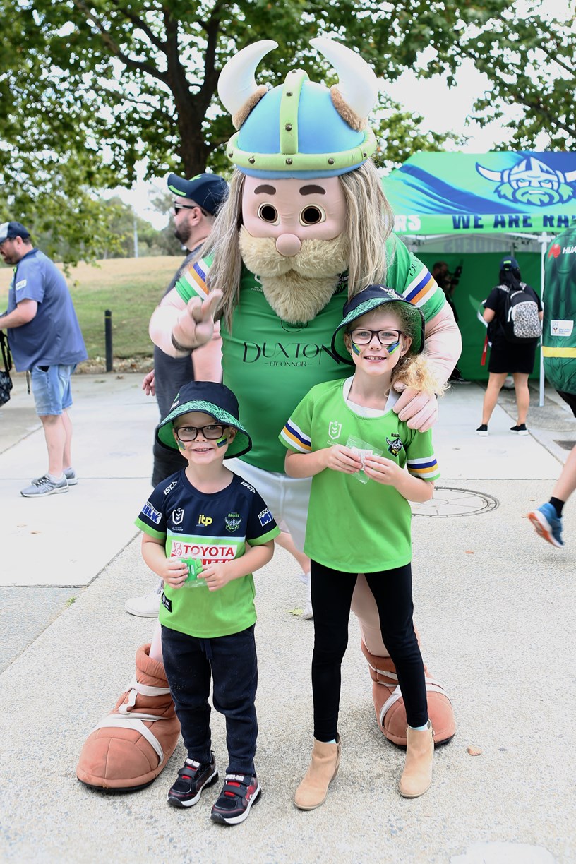 Around the Ground Gallery: Round 2 | Raiders