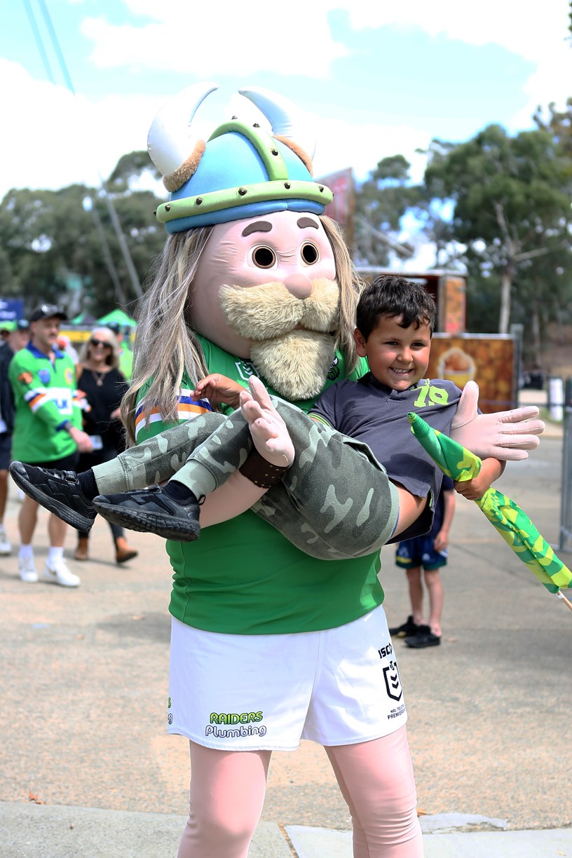 Around the Ground Gallery: Round 2 | Raiders
