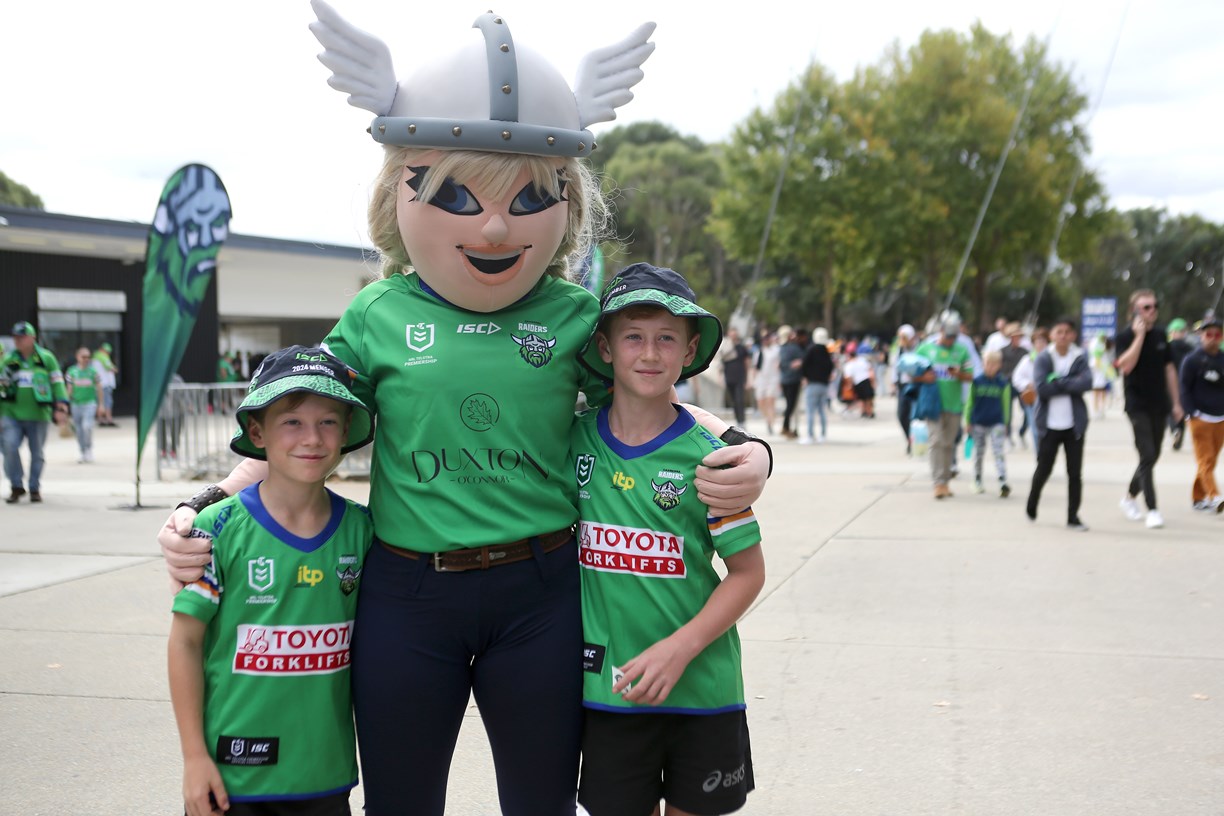 Around the Ground Gallery: Round 2 | Raiders