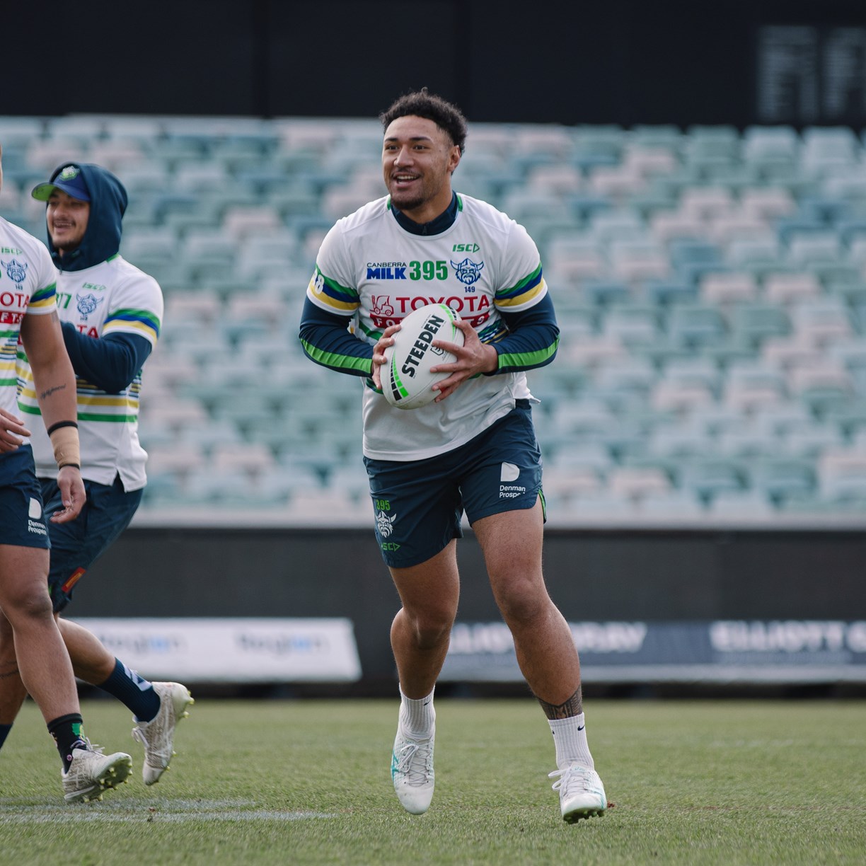 Captain's Run Gallery: Raiders v Knights | Raiders