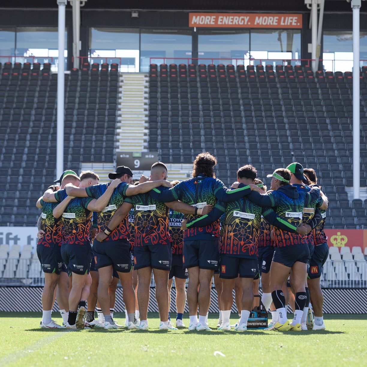 Captain's Run Gallery: Raiders v Warriors | Raiders