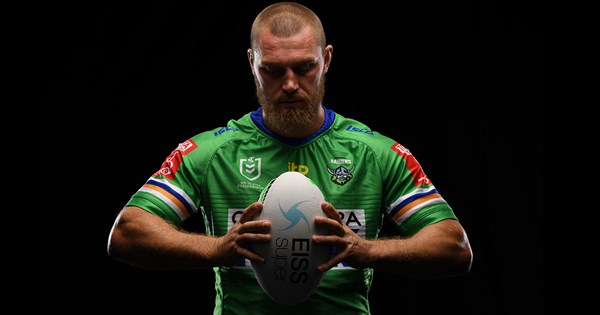 Elliott Whitehead Re-Signs with the Raiders | Raiders